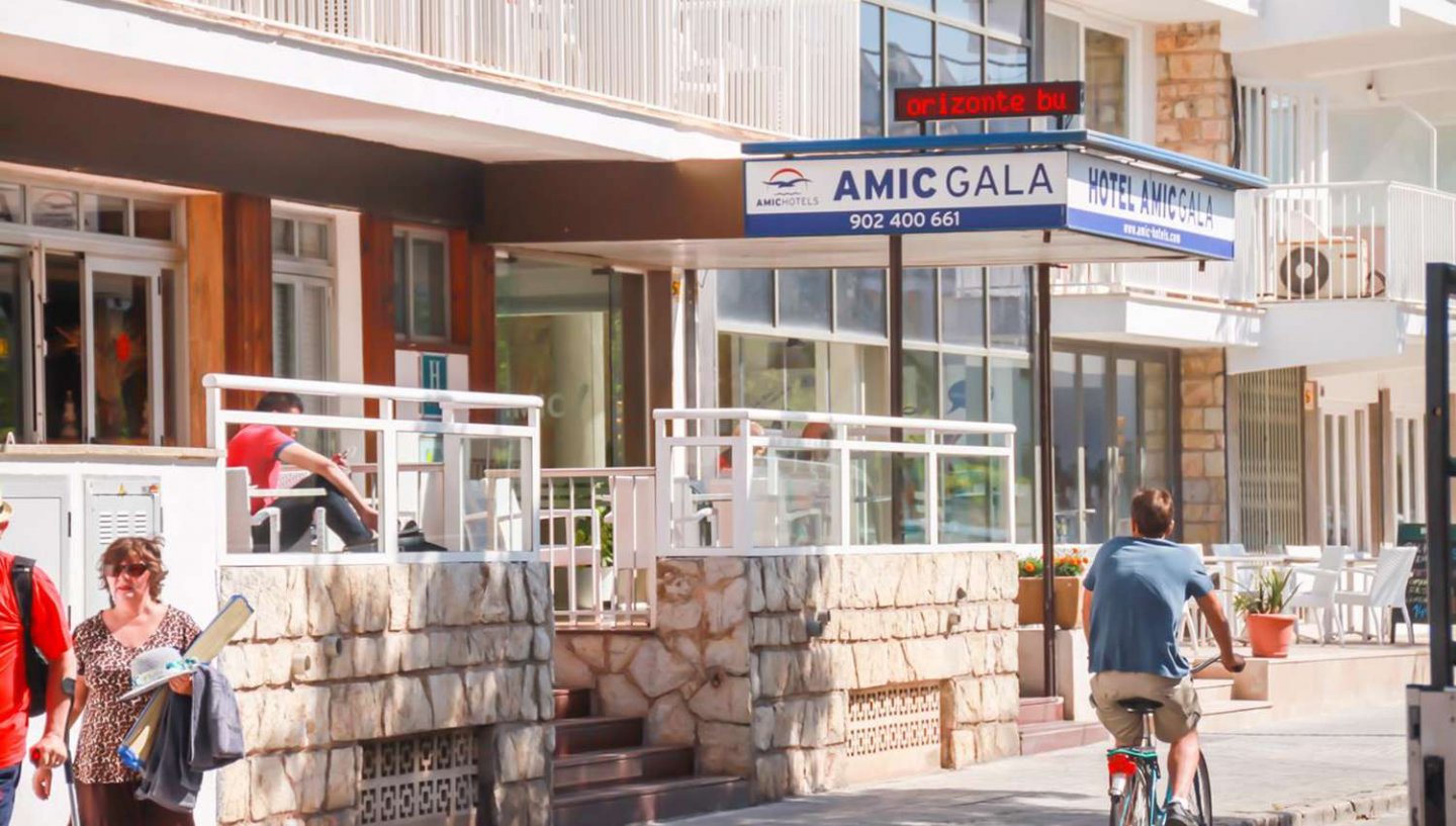 Amic Gala | Novatours